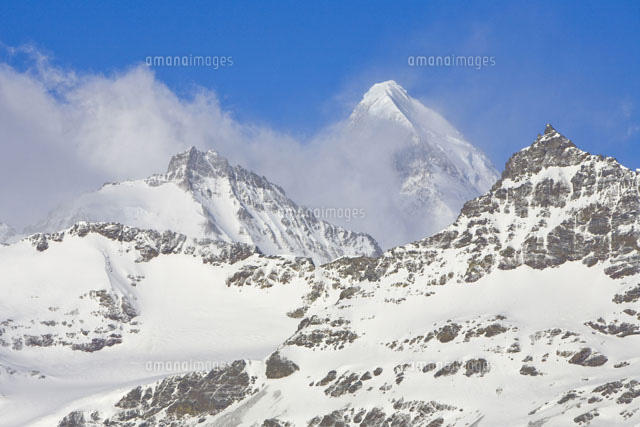 Allardyce Range with glaciers and rocky ridges and snow fiel ...