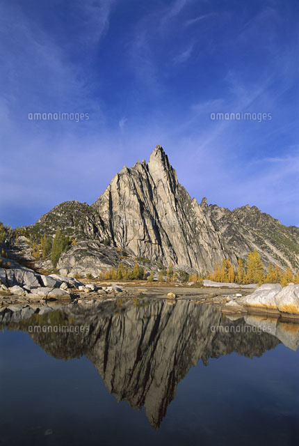 Prusik Peak reflected in Gnome Tarn，Alpine Lakes Wildernes[01543019594 ...
