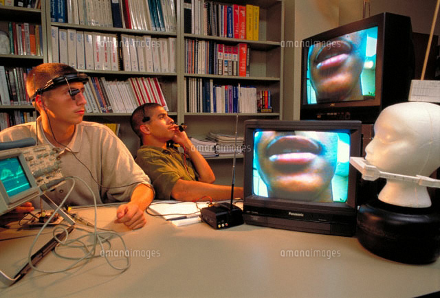 Lip reading aid[01808011220]の写真素材・イラスト素材｜アマナイメージズ