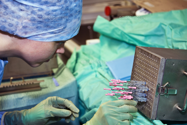 Prostate cancer radiotherapy equipment[01809032661]の写真素材・イラスト素材｜アマナイメージズ