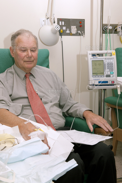 Chemotherapy for cancer patient[01809033320]の写真素材・イラスト素材｜アマナイメージズ