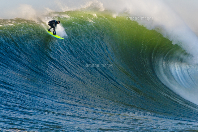 Surfer riding wave, Mavericks, Monterey Bay, California[02314005839]の写真 ...