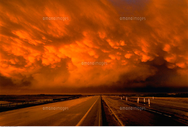 Passing Storm Near Gibbons[20025016156]の写真素材・イラスト素材｜アマナイメージズ