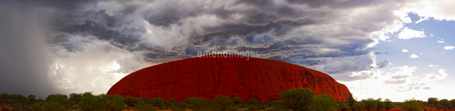 Morning light with rain storm approaching, Uluru (Ayers Rock), Uluru ...