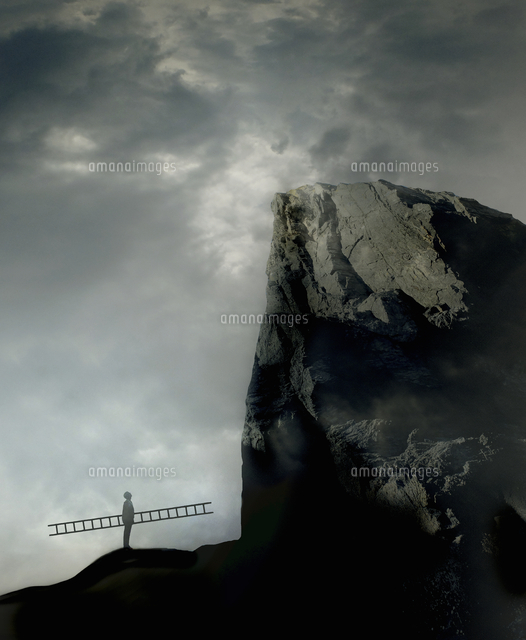 Businessman with short ladder at the bottom of tall cliff[20039008654]の ...
