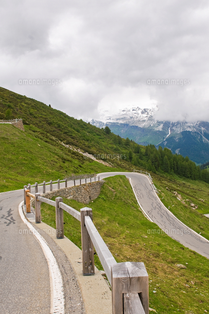 Spl?genpass. Canton Grisons. Switzerland[20053006116]の写真素材・イラスト素材｜アマナイメージズ