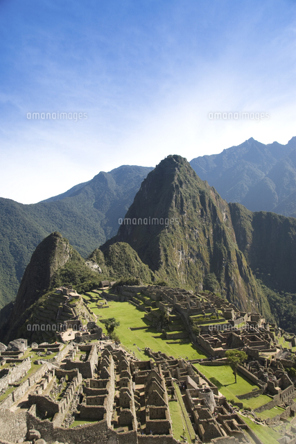 The ruins of Machu Picchu, with Huayna Picchu in the background, UNESCO ...