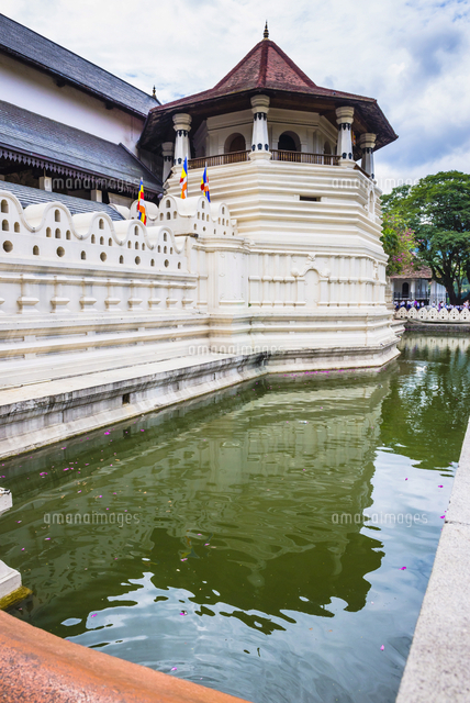 Temple of the Sacred Tooth Relic (Temple of the Tooth) (Sri Dalada ...