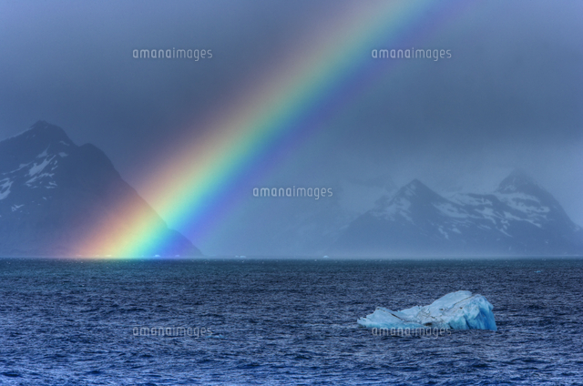 Rainbow and iceberg off coast of South Georgia[20070003495]の写真素材・イラスト素材 ...