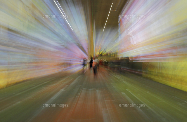 Multi coloured zoom lights[20071007495]の写真素材・イラスト素材｜アマナイメージズ