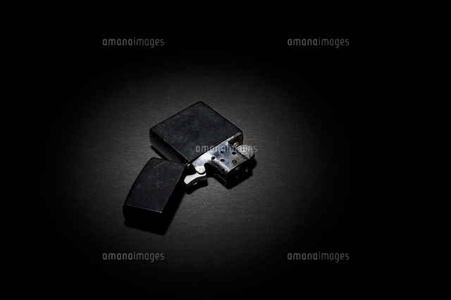 Still life of old fashion lighter on black background[20071008995]の写真素材 ...