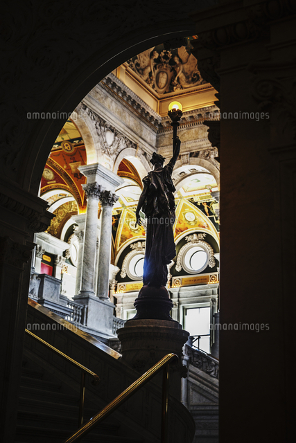Statue in grand building entrance. Washingron, D.C. U.S.A[20071011280]の ...