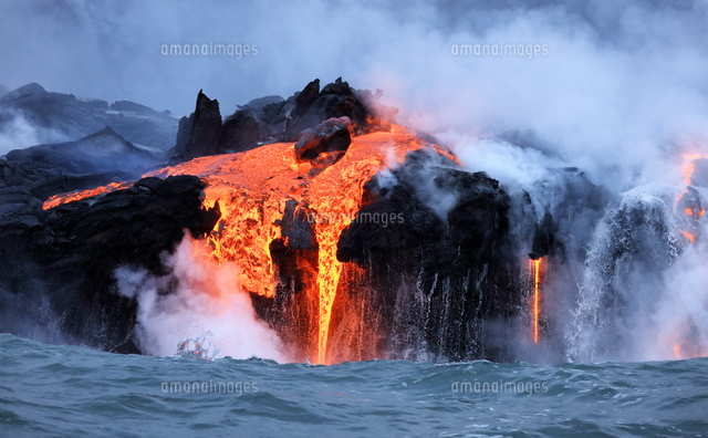 floating lava into the sea[20074000401]の写真素材・イラスト素材｜アマナイメージズ