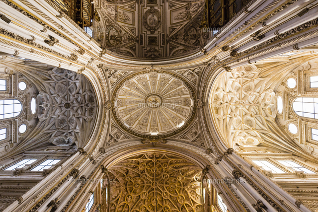 La Capilla Mayor, the Cathedral inside the Mezquita[20080003509]の写真素材 ...