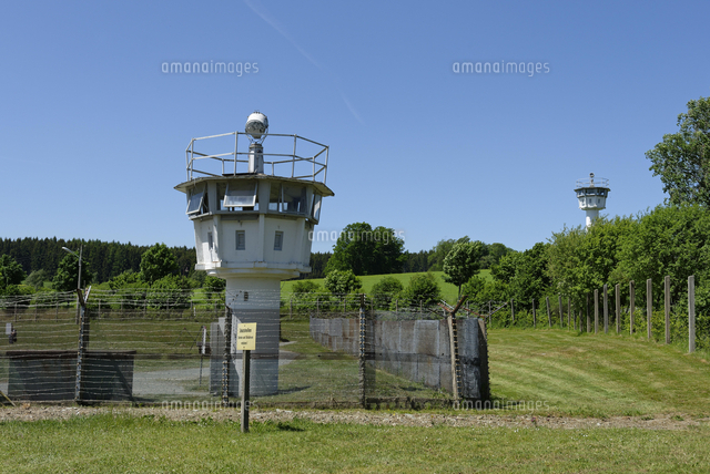 Watchtower on the border with East Germany, wall and[20080004189]の写真素材 ...