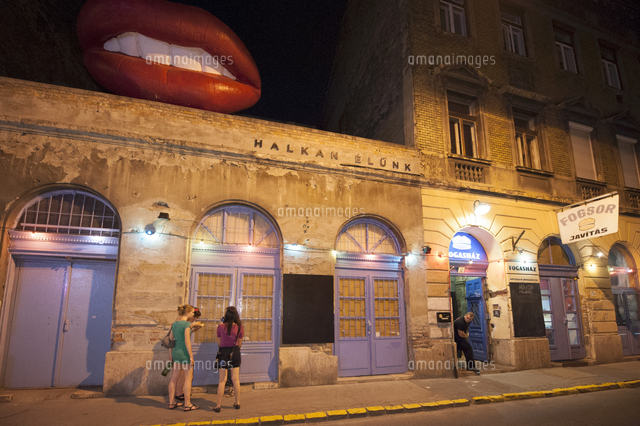 Night life in Budapest, Hungary,ruin pub 'Fogash?z' pub opening in ...