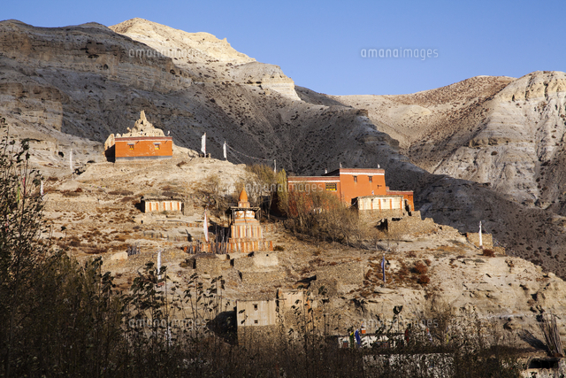 Nepal, Mustang, Giling. Sunlight on the gompa at Giling.[20088060285]の ...