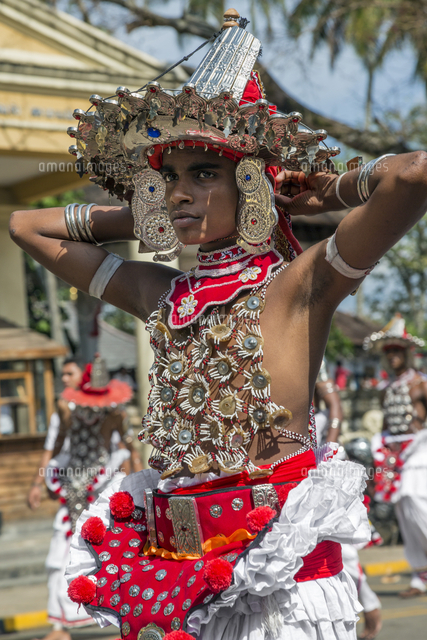 A Kandyan dancer in traditional dress participates in the Kandy Day ...
