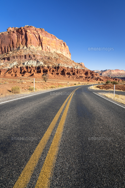 Utah State Route 24 by Whiskey Flat rock formation, Capitol Reef ...