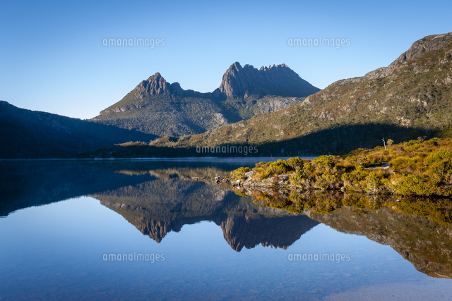 Reflections of Cradle Mountain in Dove Lake. Cradle Mountain National Park, Davenport and Cradle ...
