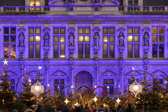 France, Paris, Hotel de Ville at christmas[20088156786]の写真素材・イラスト素材｜アマナ ...