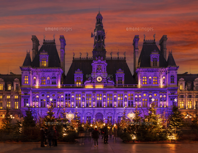 France, Paris, Hotel de Ville at christmas[20088156790]の写真素材・イラスト素材｜アマナ ...