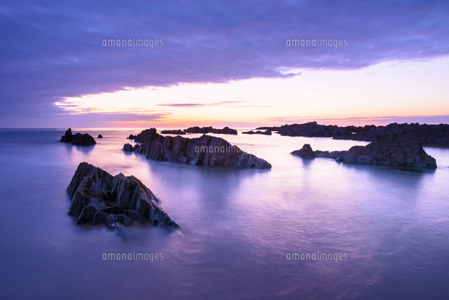 Rockham Beach on the North Devon coast at dusk.[20089004267]の写真素材・イラスト ...
