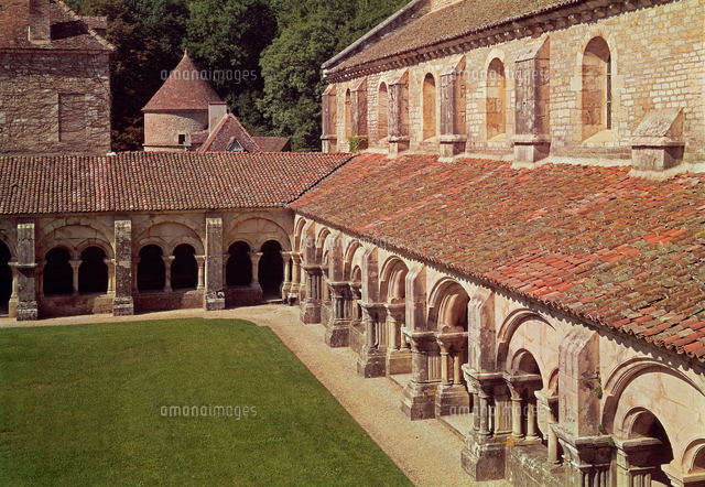 View of the cloister[22040222420]の写真素材・イラスト素材｜アマナイメージズ