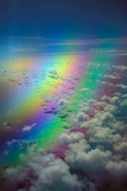 Polarized rainbow and clouds[22157005994]の写真素材・イラスト素材｜アマナイメージズ