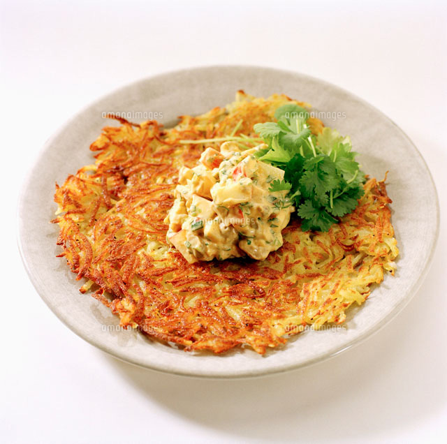 Potato rosti with apple salsa[22199030822]の写真素材・イラスト素材｜アマナイメージズ