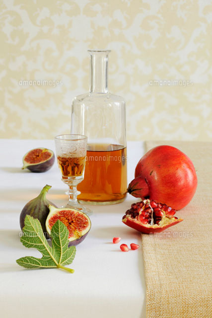 Fig schnapps and pomegranate[22199057038]の写真素材・イラスト素材｜アマナイメージズ
