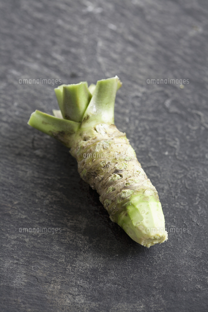 Wasabi on a stone surface[22199073698]の写真素材・イラスト素材｜アマナイメージズ