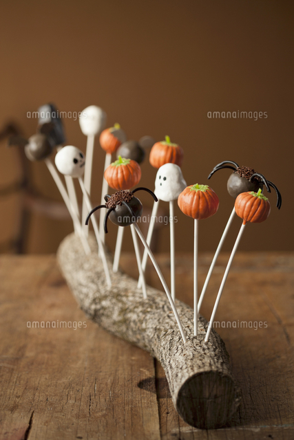 Halloween Cake Pops in a Log[22199073933]の写真素材・イラスト素材｜アマナイメージズ