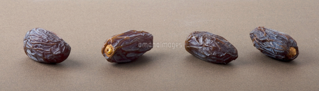 Four dates in a row[22199078246]の写真素材・イラスト素材｜アマナイメージズ