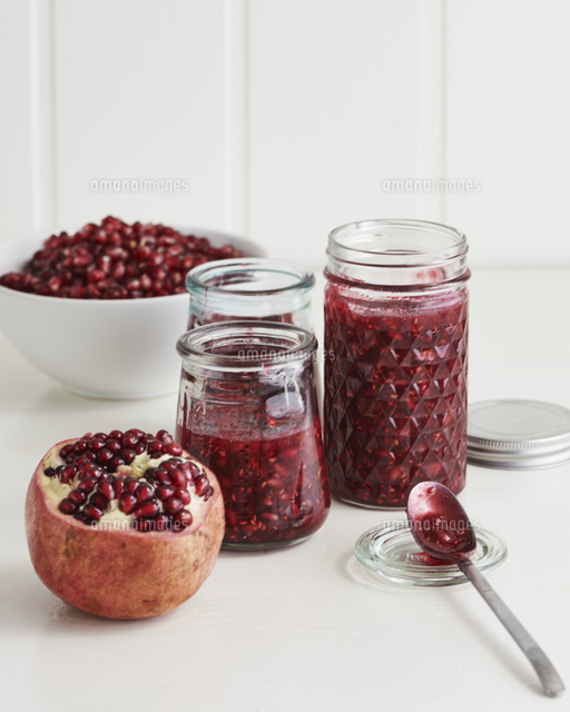 Pomegranate and raspberry jam[22199085967]の写真素材・イラスト素材｜アマナイメージズ