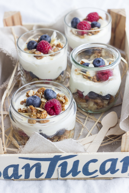 Berry and almond dream with amaretto[22199088482]の写真素材・イラスト素材｜アマナイメージズ