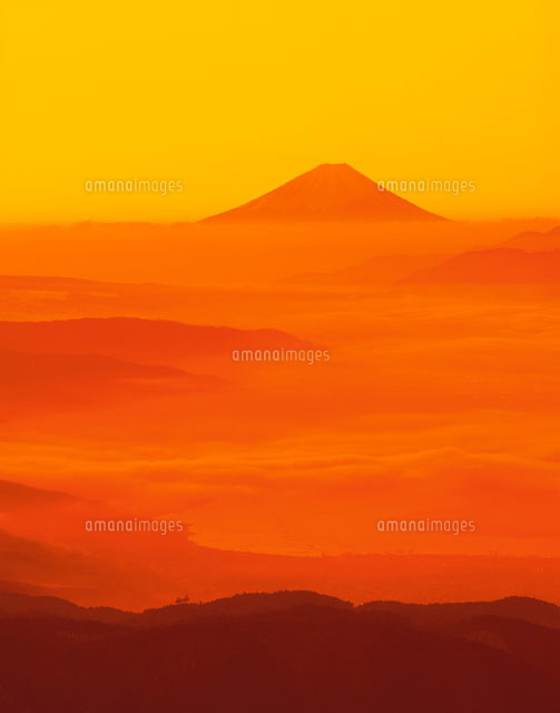 富士山と雲海 諏訪湖 長野県[02022026205]の写真素材・イラスト素材｜アマナイメージズ