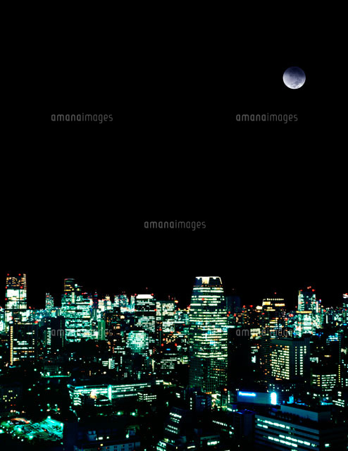 東京都心の夜景と月[02022346525]の写真素材・イラスト素材｜アマナイメージズ