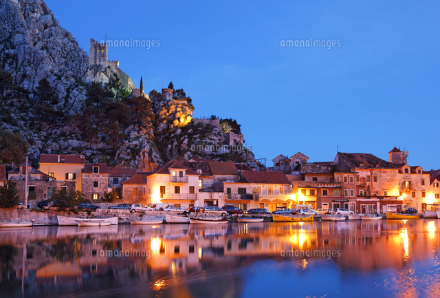 houses, castle, evening view, Omis, Dalmatia, Croatia[10244003505]の写真素材 ...