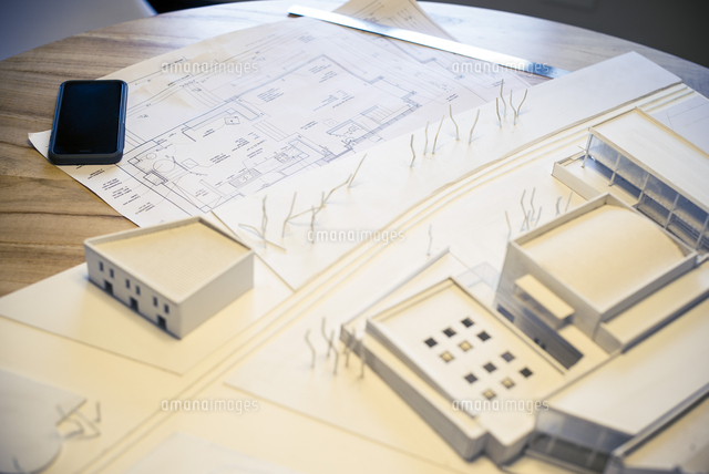Blueprints and model building[11001067040]の写真素材・イラスト素材｜アマナイメージズ