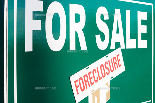 Foreclosure sign[11015191997]の写真素材・イラスト素材｜アマナイメージズ
