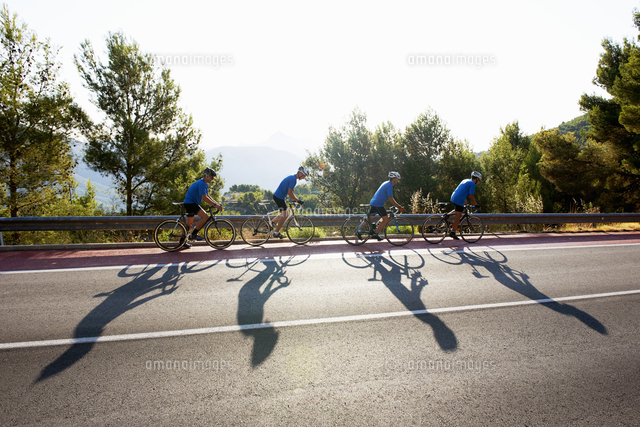 Cycle Racing[11015220494]の写真素材・イラスト素材｜アマナイメージズ