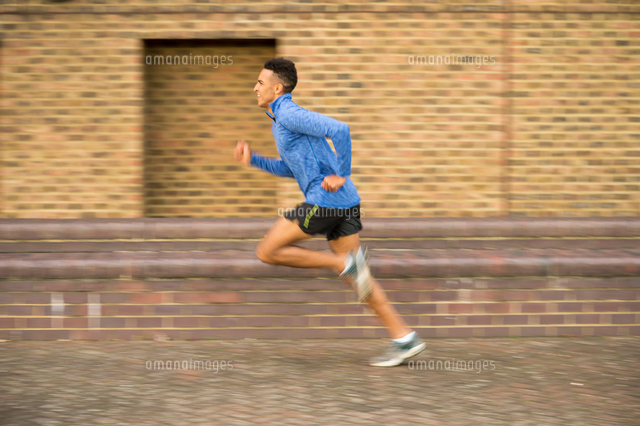 Man running past brick wall, Wapping, London, UK[11015302231]の写真素材・イラスト ...