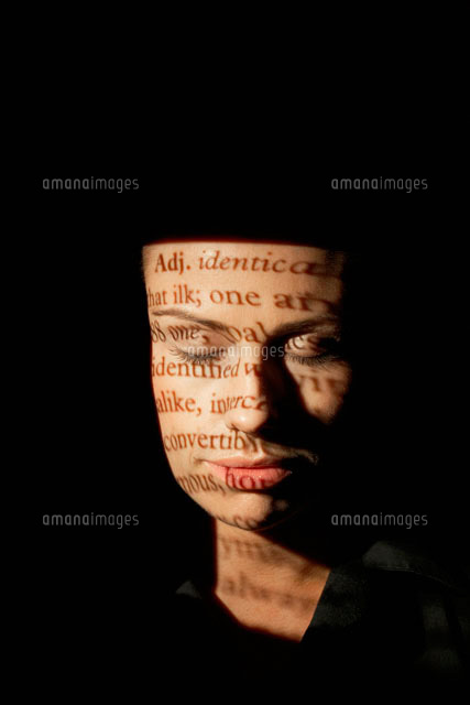 Text projected on womans face[11021001552]の写真素材・イラスト素材｜アマナイメージズ