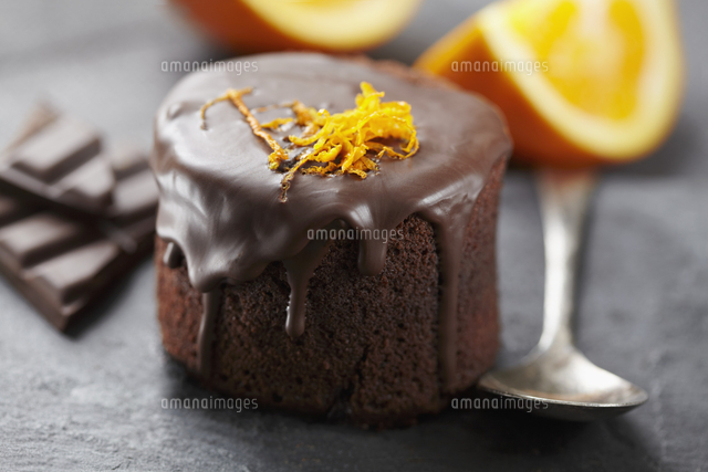 Chocolate-orange mini-cake[11047040388]の写真素材・イラスト素材｜アマナイメージズ