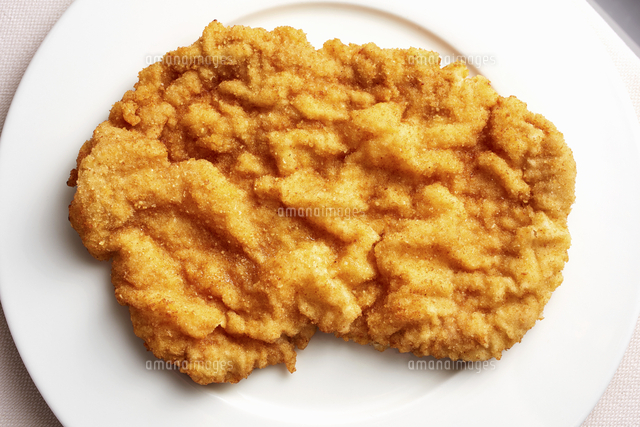 A Viennese escalope on a plate (seen from above)[11047059184]の写真素材・イラスト ...