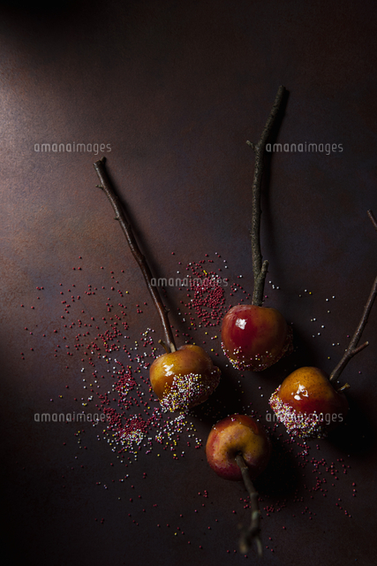 toffee apples with sprinkles, view from above.[11047068793]の写真素材・イラスト素材 ...