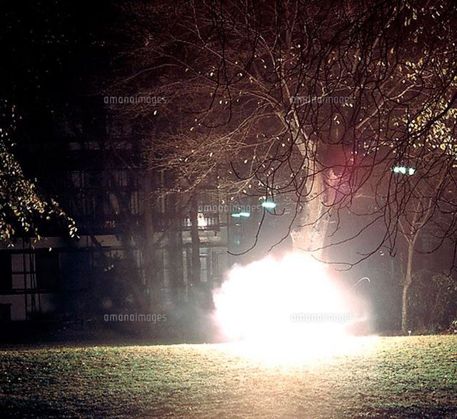 Gunpowder explosion[11068003111]の写真素材・イラスト素材｜アマナイメージズ