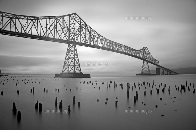 Astoria Bridge in Oregon[11086000661]の写真素材・イラスト素材｜アマナイメージズ
