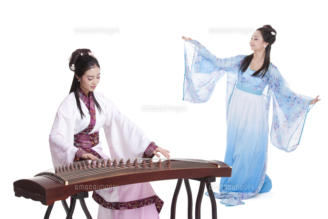 Young women in Chinese traditional costume plucking Chinese[11091001231 ...